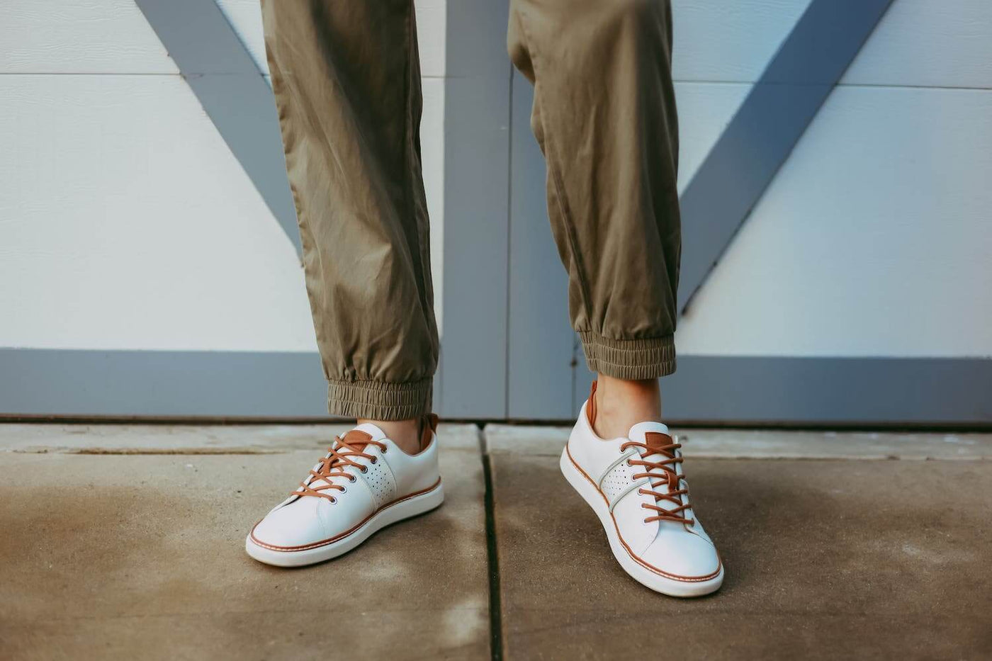 Comfortable White Leather Walking Shoes | HARMONY 783